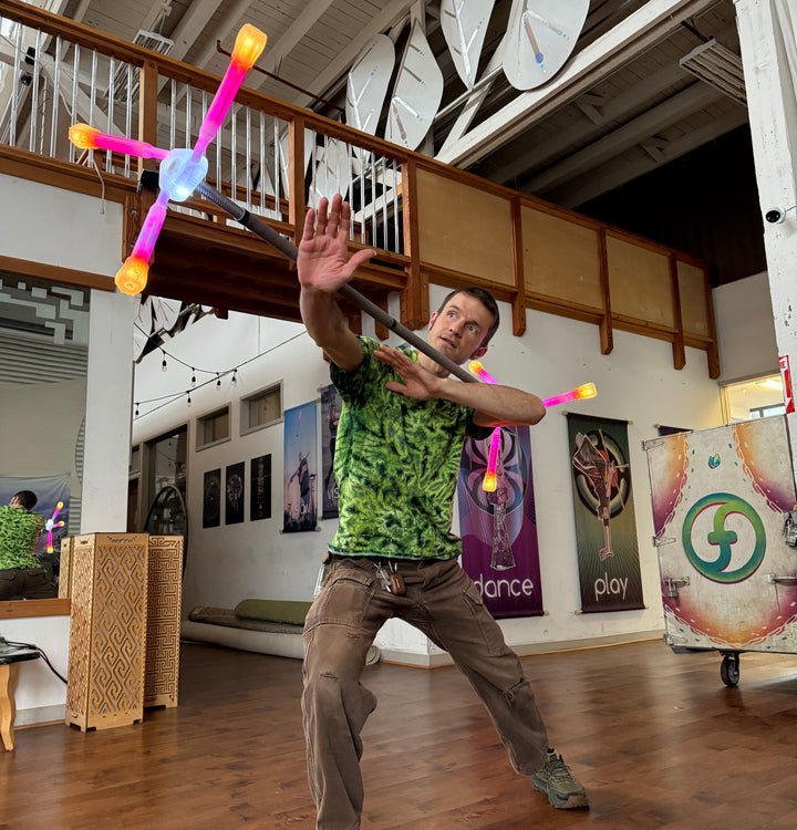 LED contact staff, dragonstaff & juggling staffs, LED twirling batons ...