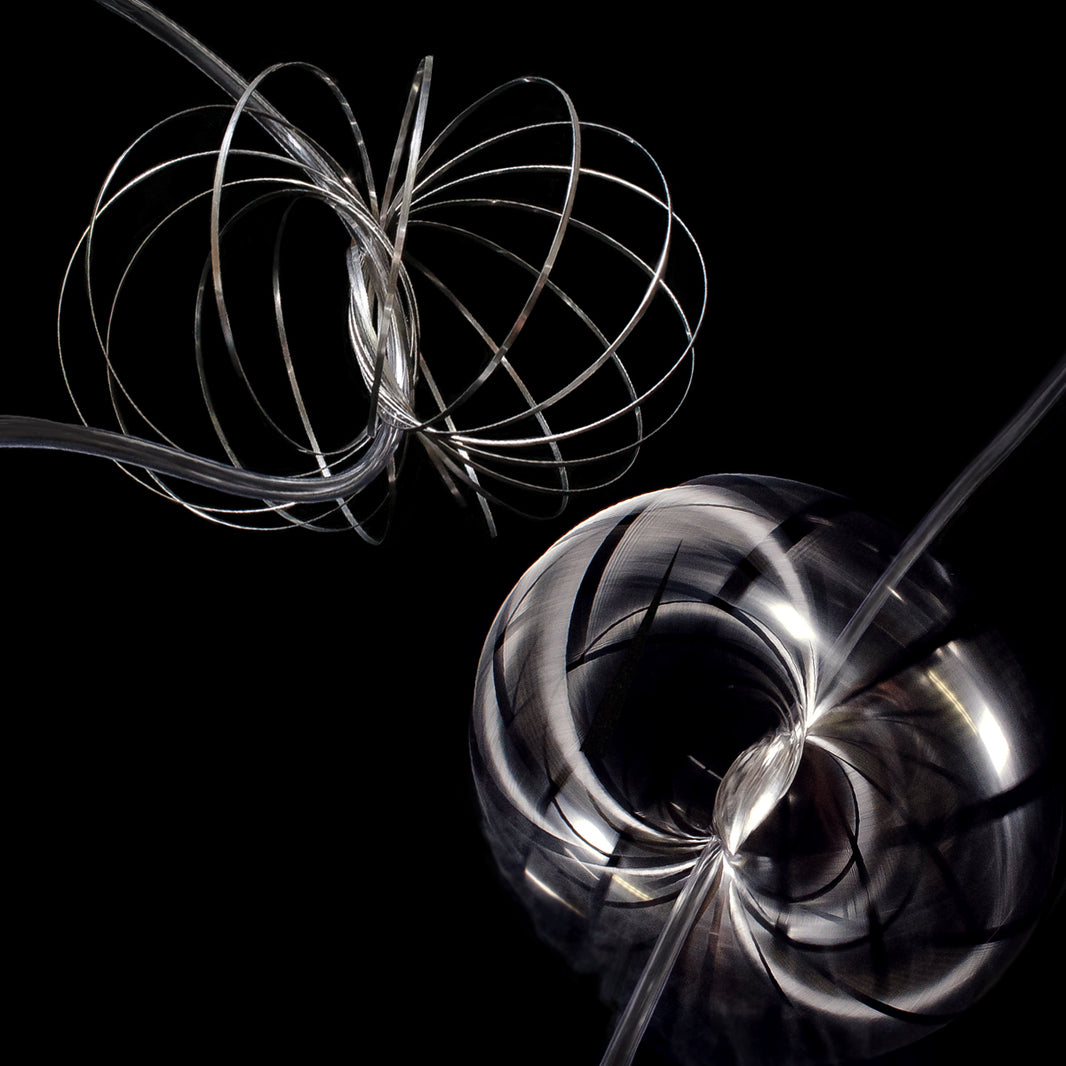the original toroflux® kinetic arm slinky toy - flowtoys